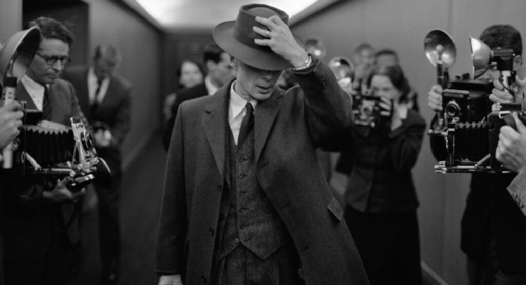 Oppenheimer Konusu ve Detaylı Film İncelemesi